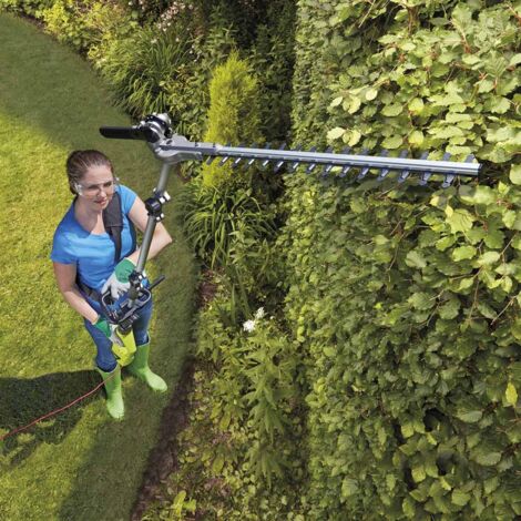 Telescopic hedge trimmers