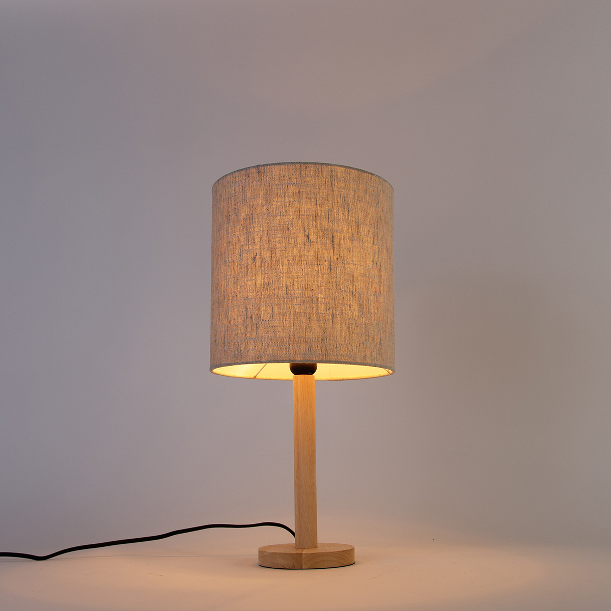 Ländliche Tischlampe Holz mit hellbraunem Schirm - Mels