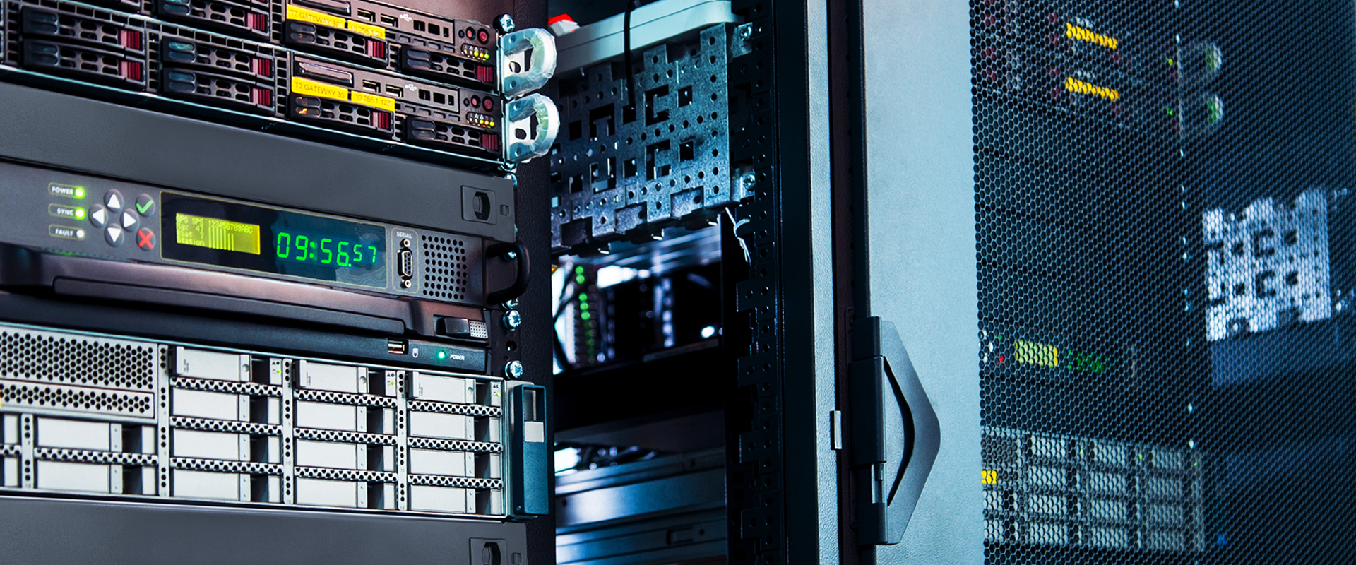 Bloc multiprise Qoltec en aluminium pour rack 10'' 1U 16 A 4 prises ...