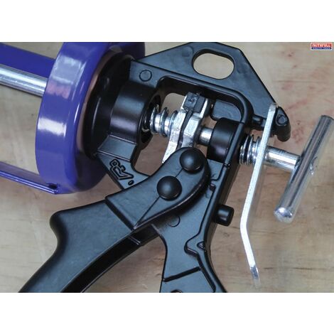 Faithfull Pointing Grouting Mortar Cement Gun and 5"" Pointing Trowel ...