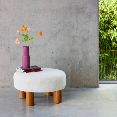 sweeek - Hocker aus Hevea-Holz mit Bouclé-Bezug