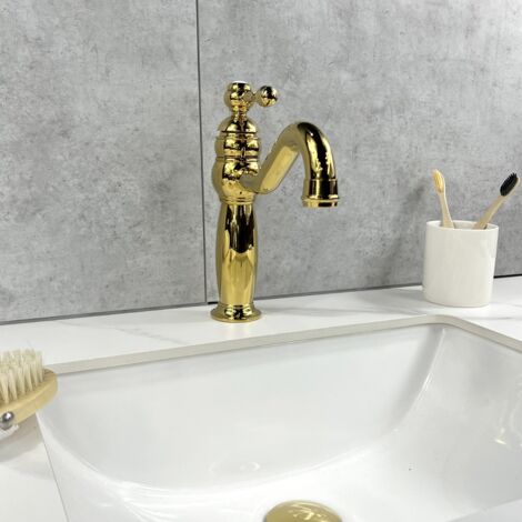 Classic single lever basin tap in gold