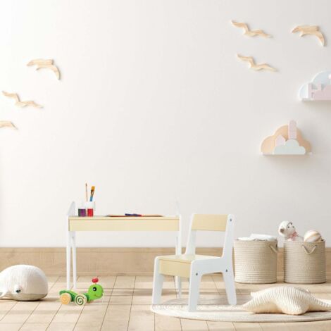 Coin salon pour enfants avec chaise