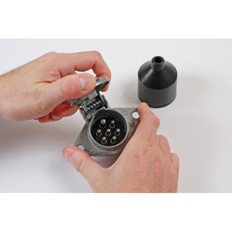 Connect 7 Pin 24 Volt Metal Socket 1pc 39952