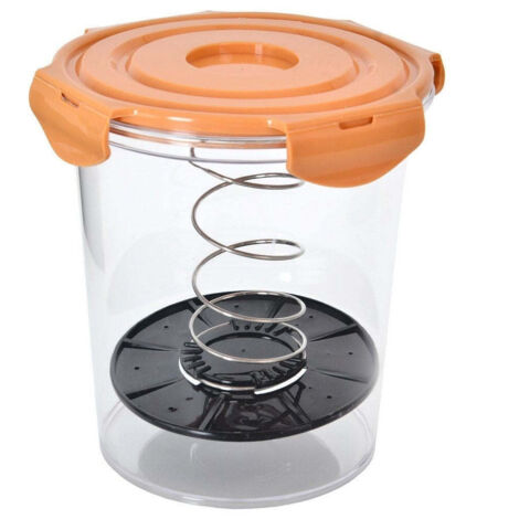 Marinating container with spring lid for optimal pressing