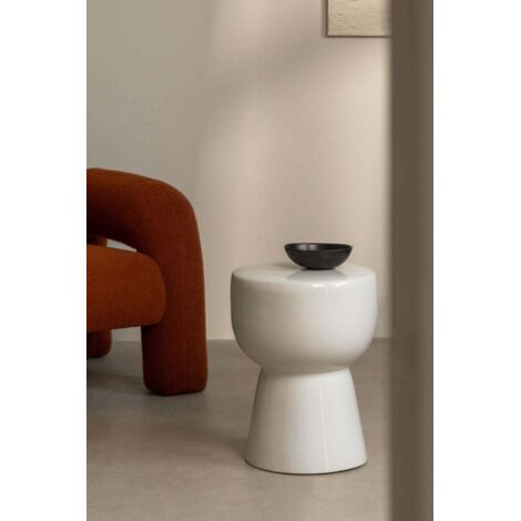 Petite table basse ronde en dolomite blanche Kaly SKLUM au style épuré ...