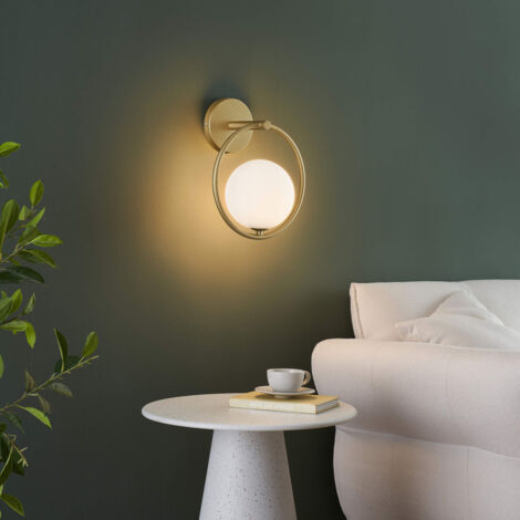 Wandlampe mit hängender Glaskugel im Goldring - Steya