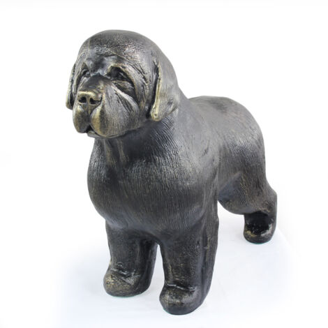 Terranova, Terranova, Cascata - una statuetta di cane a grandezza ...