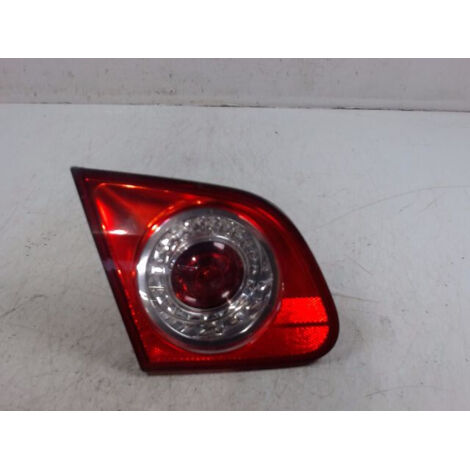 Feu arriere interieur gauche VW Passat de 2005 pour reparation coffre ...