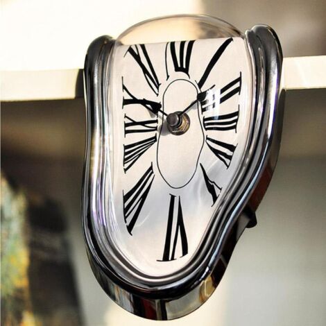 Reloj de pared surrealista distorsionado, estilo surrealista de ...