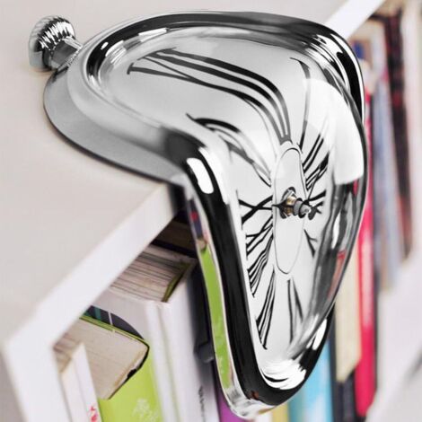 Reloj de pared surrealista distorsionado, estilo surrealista de ...