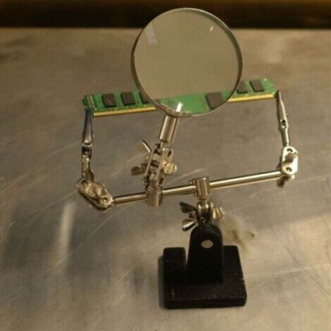Third hand with clamp and magnifying glass - Soldering aid - With 5x ...