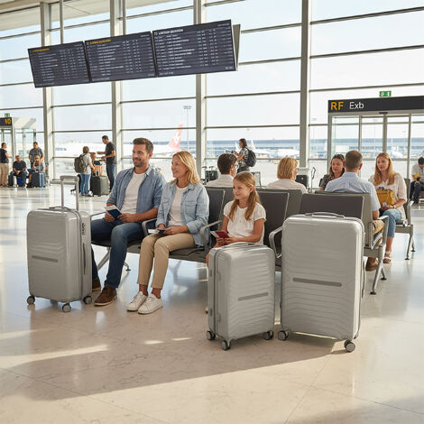 Relaxdays 3-piece hard-shell luggage set, 4 swivel wheels, 3 sizes ...