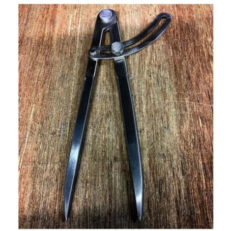 Compasso divisore per misurare la distanza esatta