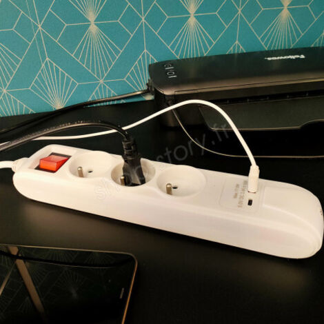 Bloc multiprise 3500W avec USB-A/USB-C et câble 1m