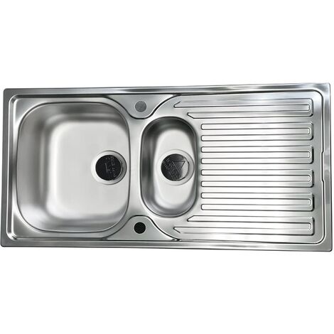 One and a half bowl sink