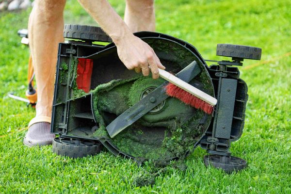 Comment nettoyer sa tondeuse à gazon
