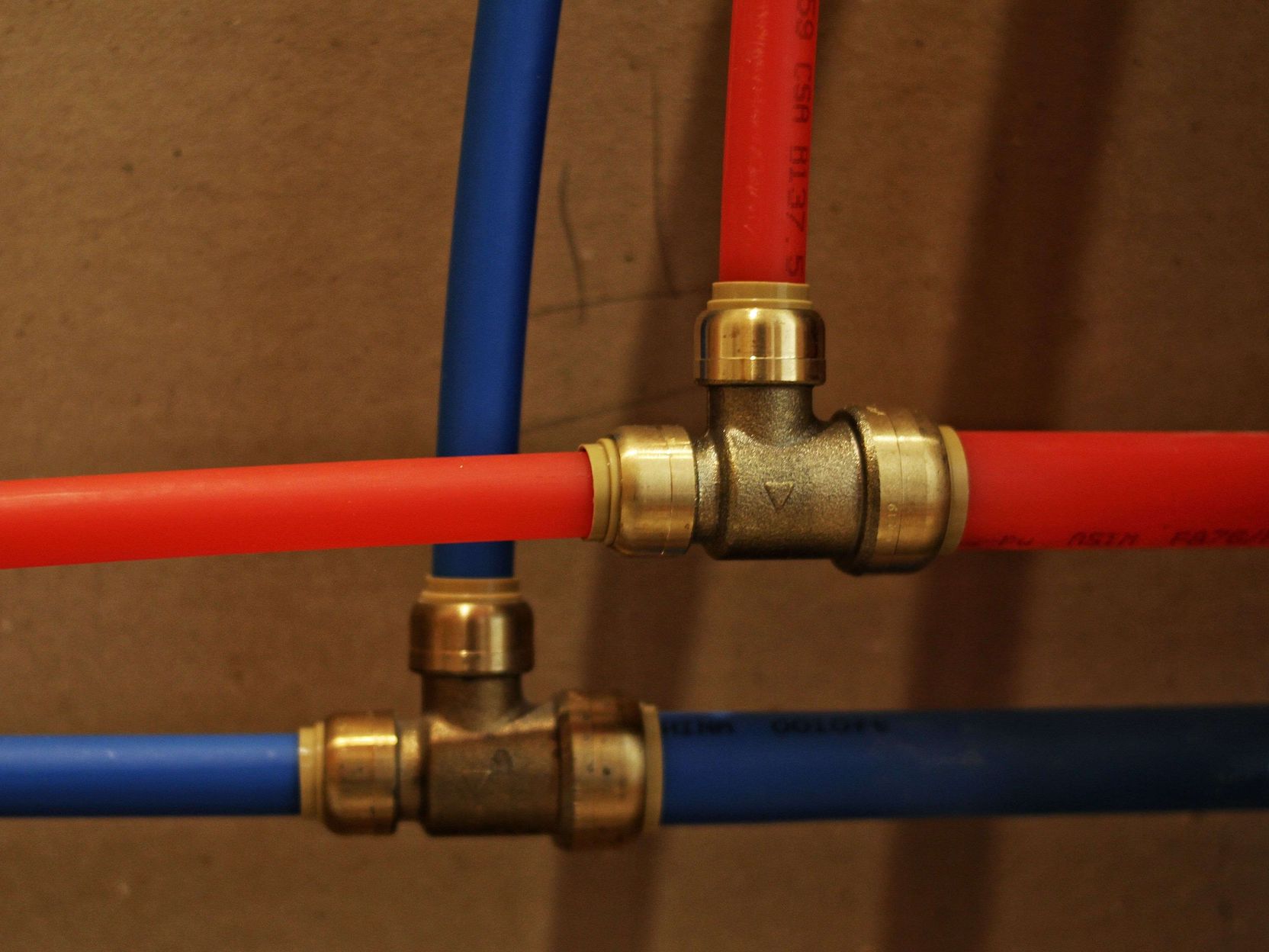 How to install PEX pipe