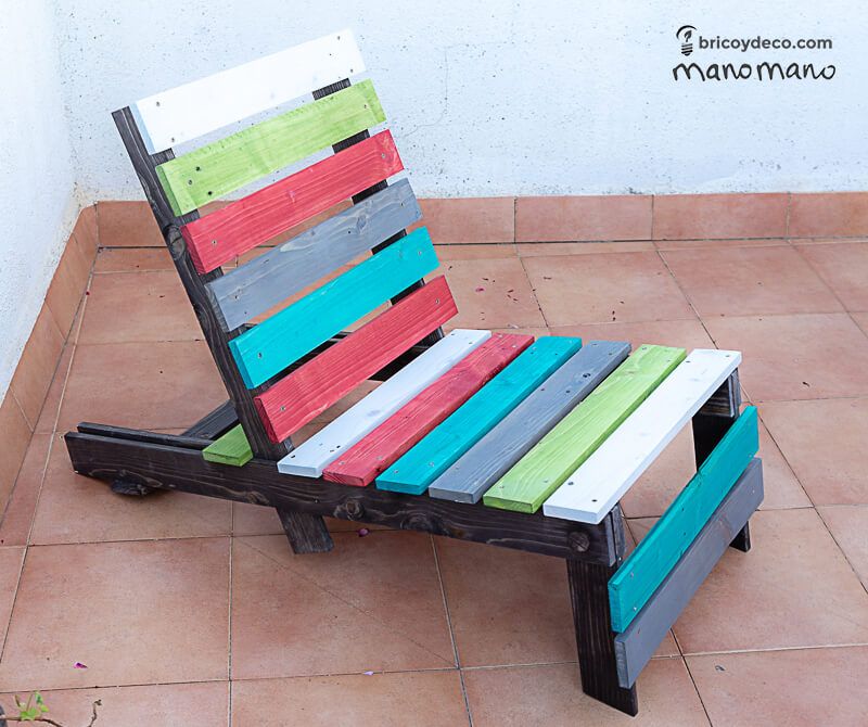 Folding DIY pallet chair tutorial