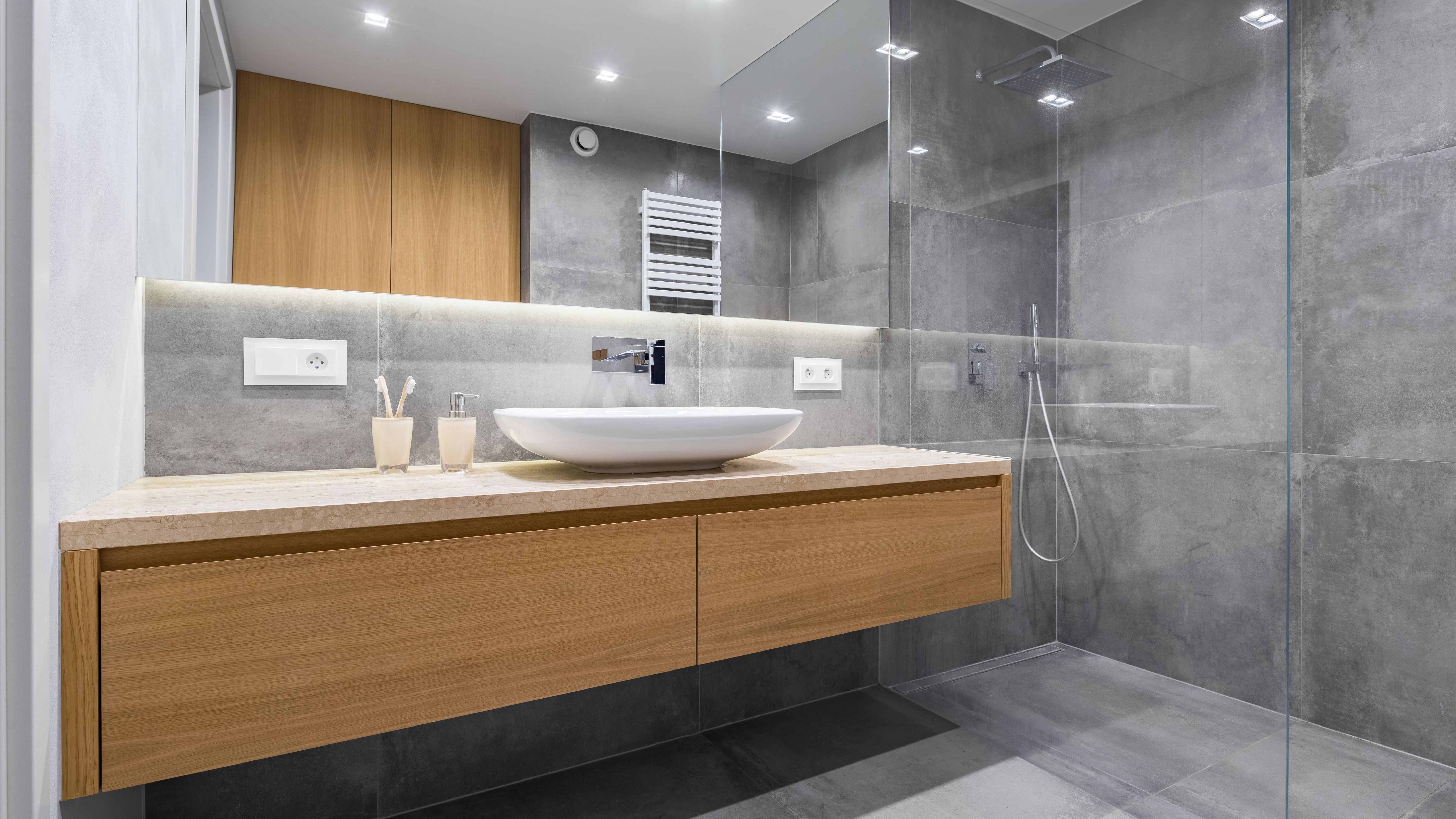 Design del bagno moderno e funzionale