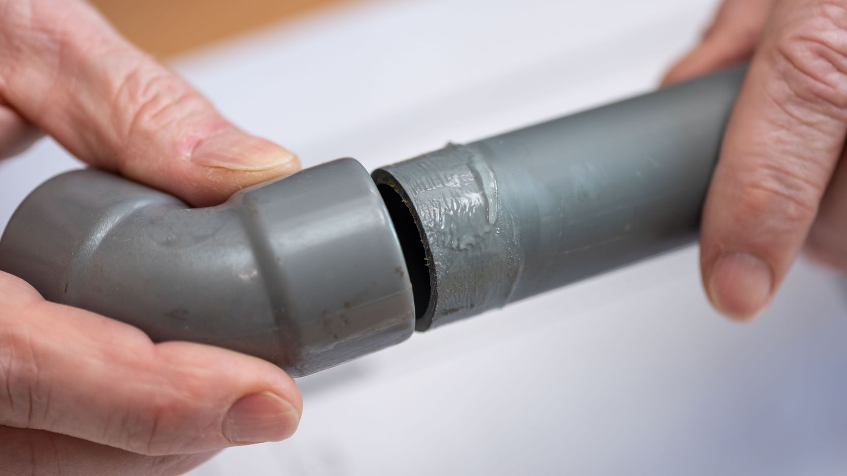 Comment raccorder un tuyau PVC à une installation