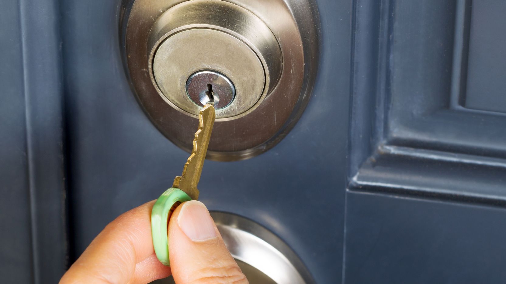 How to install a rim deadlock