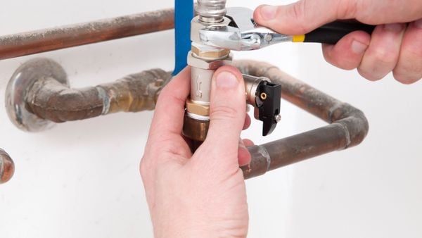 Comment changer le groupe de sécurité d’un chauffe-eau électrique