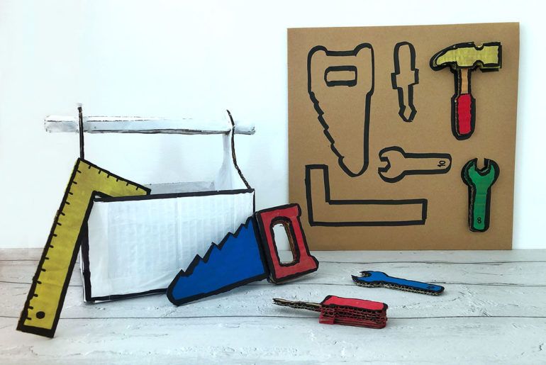Basteln mit Kindern: ein Werkzeugkasten aus Karton zum Spielen
