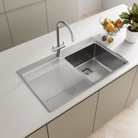 Single bowl sinks